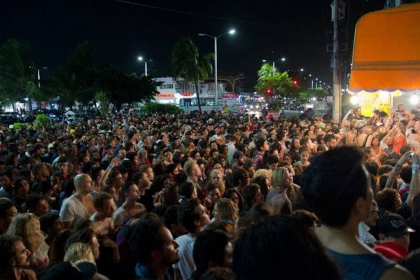 Watch: Richie Hawtin & Dubfire Play Surprise Set in a Taquería - EDMTunes Watch: Richie Hawtin & Dubfire Play Surprise Set in a Taquería - EDMTunes